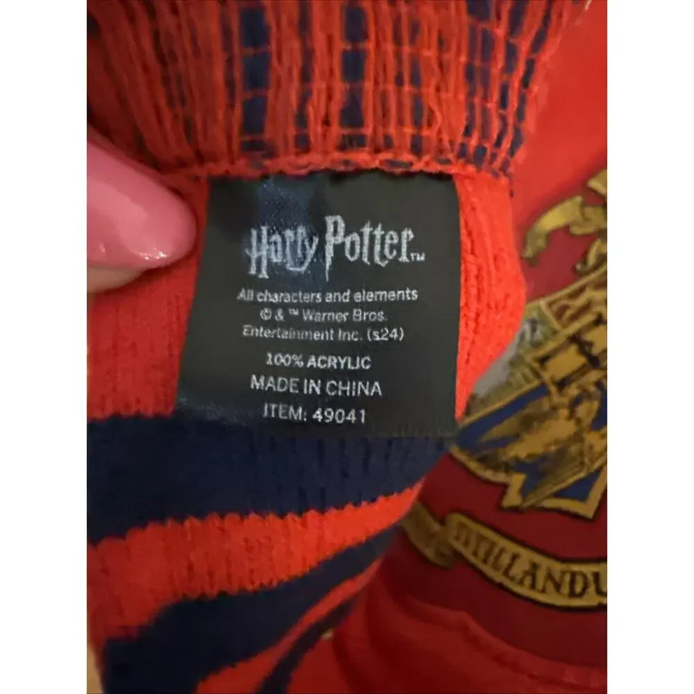 Entertainment INC | Toys | Harry Potter Scarf A Gryffindor Crest And ...